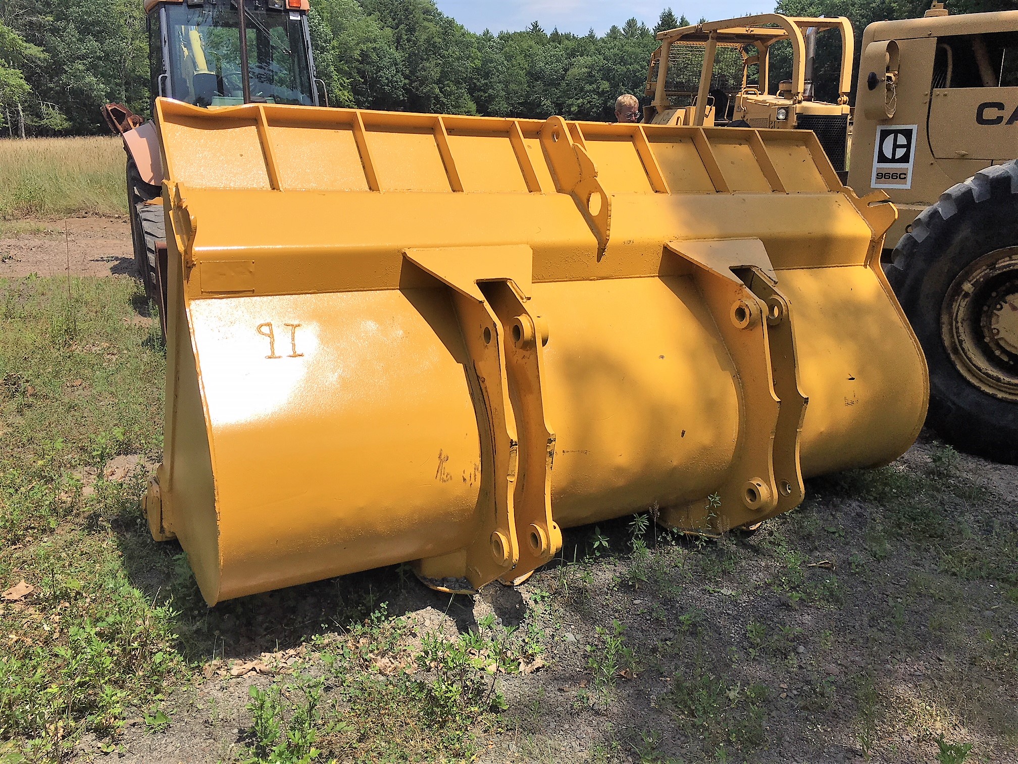 Bucket Loader Caterpillar 4 Yard Bucket $5'000 - United Exchange USA